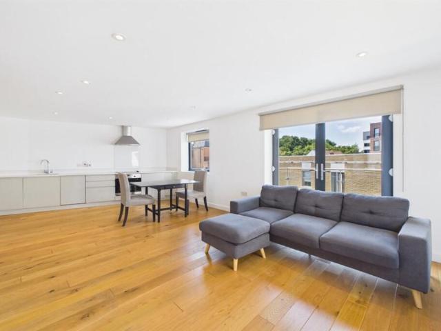 apartment for rent in Lambton Road, SW20 0LW