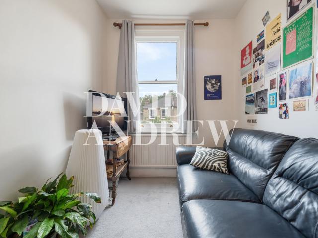 apartment for rent in Lancaster Road, London, N4