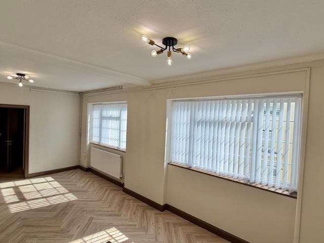 2 bedroom flat to rent on Lansdowne Way, London