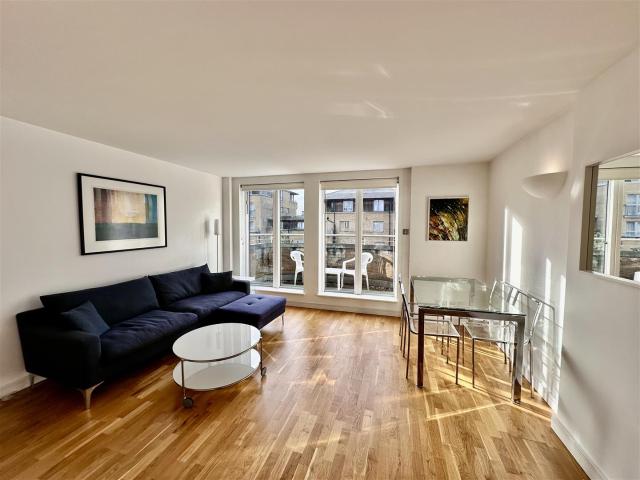 apartment for rent in Larch Court, Admiral Walk, London