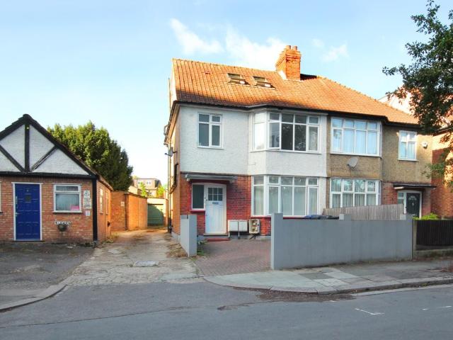 apartment for rent in Lexden Road, W3
