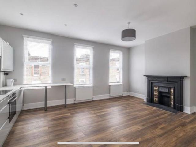 apartment for rent in Leopold Road, London, SW19