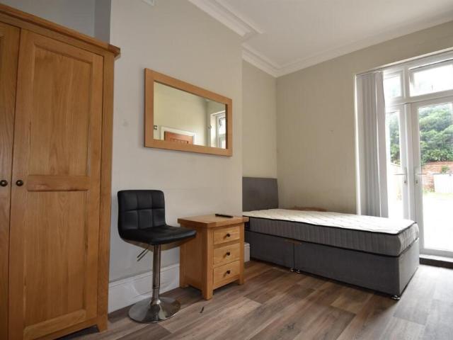 apartment for rent in Liverpool Road, CH2 1AQ