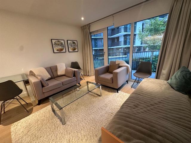 apartment for rent in Lincoln Apartments, Fountain Park Way, London