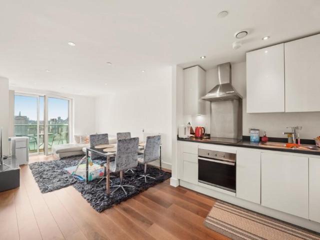 apartment for rent in Lincoln Plaza, E14 9BN