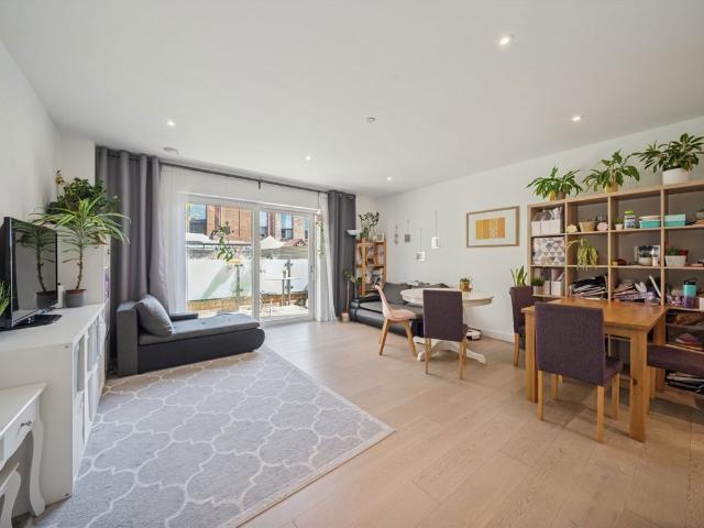 apartment for rent in Lismore Boulevard, Colindale