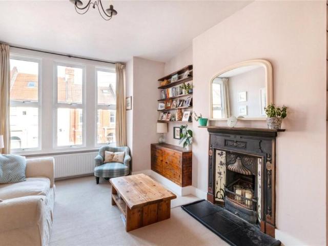 apartment for rent in Lucien Road, SW17 8HN