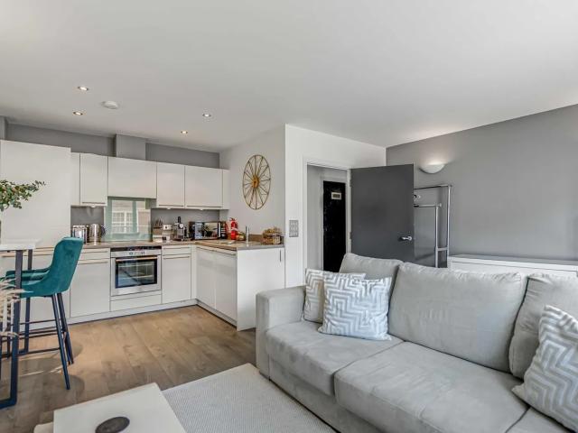 apartment for rent in Lurline Gardens, Battersea, London
