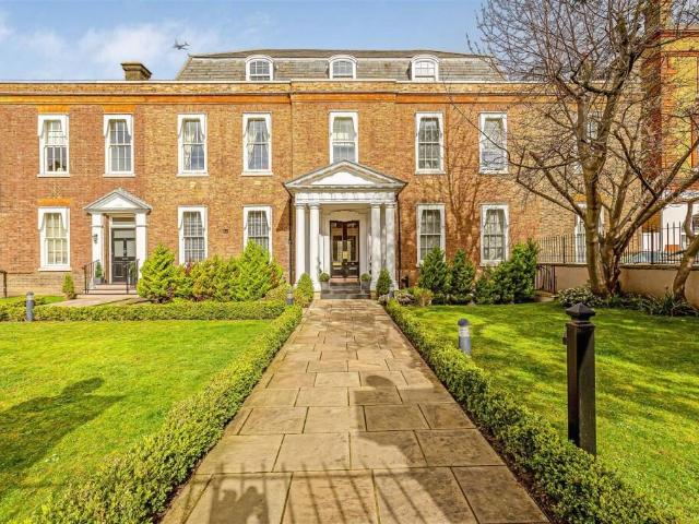 apartment for rent in Mortlake High Street, SW14 8SN