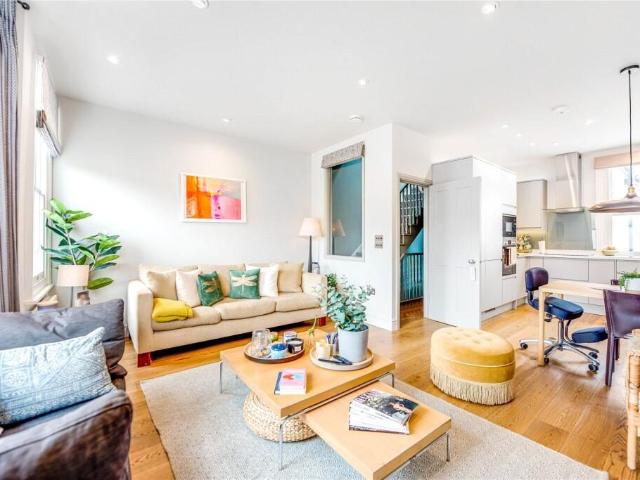 apartment for rent in Mablethorpe Road, SW6 6AQ