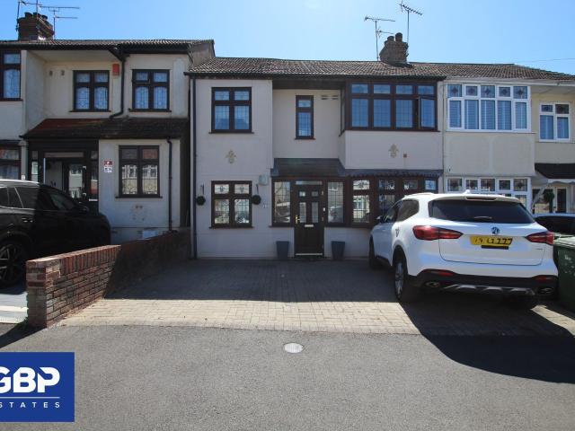 apartment for rent in Macdonald Avenue, Hornchurch, RM11