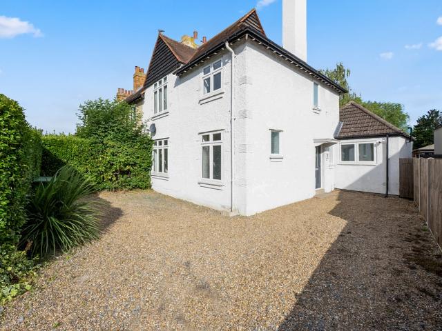 apartment for rent in Magpie Hall Lane, Bromley, BR2