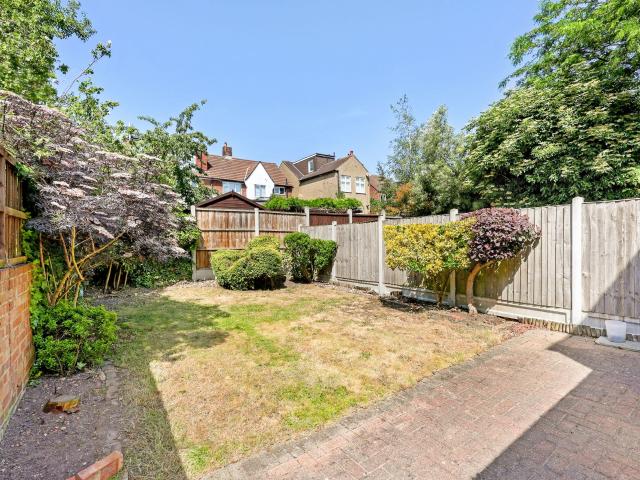 apartment for rent in Malmesbury Road, South Woodford, E18