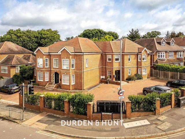 apartment for rent in Manor Road, IG7 5PE