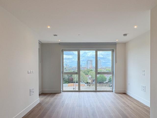 1 bedroom flat to rent on Bow Common Lane, London