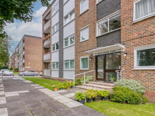 apartment for rent in Maplin Close, N21 1NB