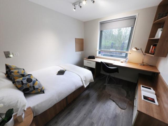 Room to rent on Market Road, London