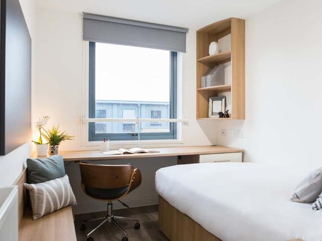 Room to rent on Market Road, London