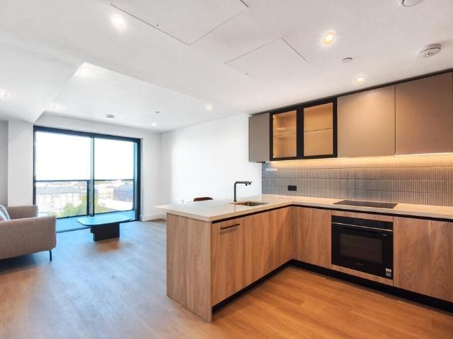 1 bedroom flat to rent on Marian Place, London
