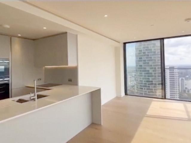 2 bedroom flat to rent on Marsh Wall, London