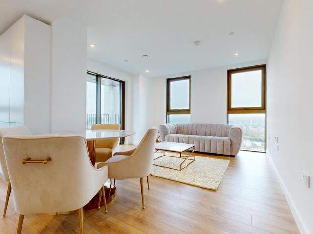 2 bedroom flat to rent on Marsh Wall, London