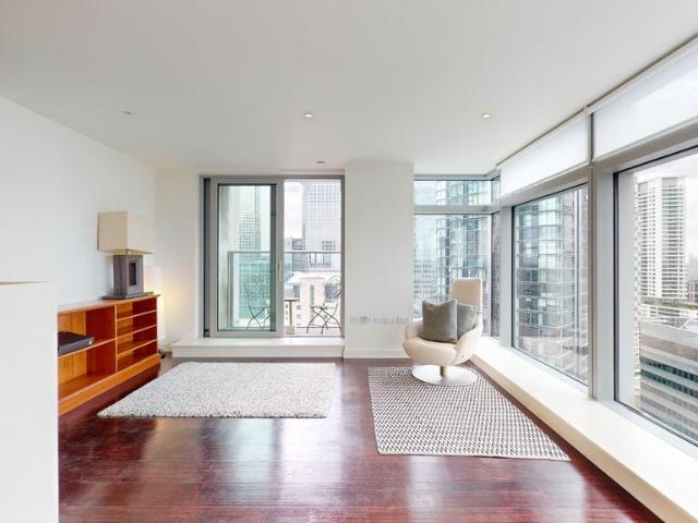 2 bedroom flat to rent on Marsh Wall, London