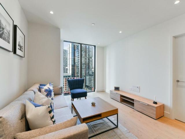2 bedroom flat to rent on Marsh Wall, London