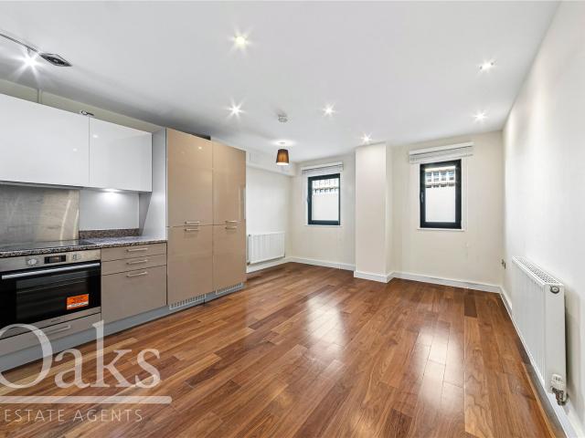 apartment for rent in Masons Avenue, Croydon, Surrey