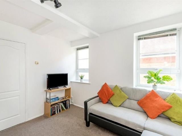 apartment for rent in Memorial Avenue, E15 3BT