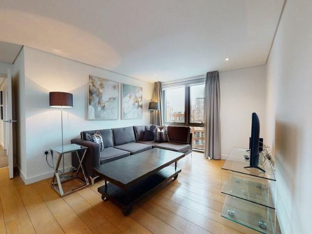 3 bedroom flat to rent on Merchant Square East, London