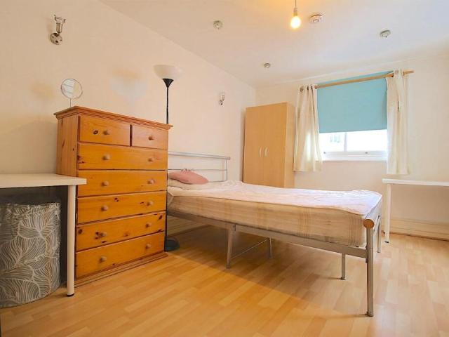 apartment for rent in Mile End Road, E1 4LJ