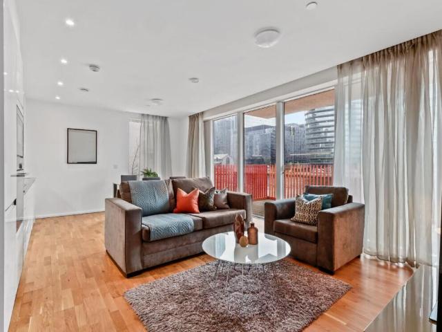 apartment for rent in Millharbour, E14 9TR