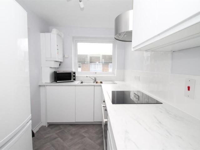 apartment for rent in Mintern Close, N13 5SY