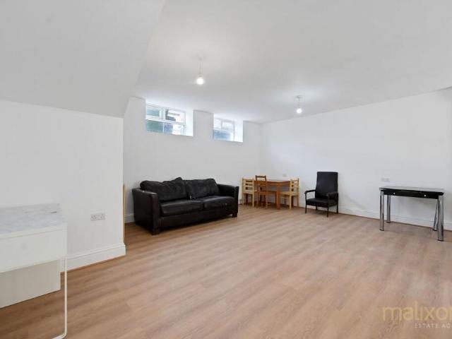 apartment for rent in Norwood High Street, SE27 9TB
