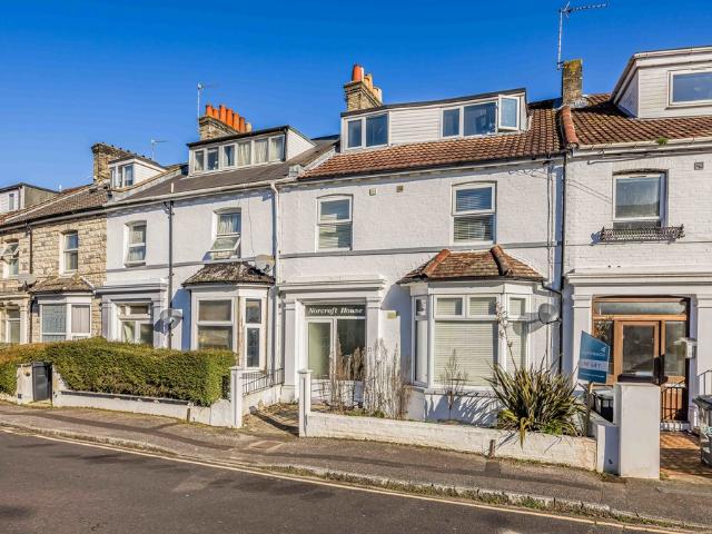 Apartment for rent in Norwich Avenue, Bournemouth
