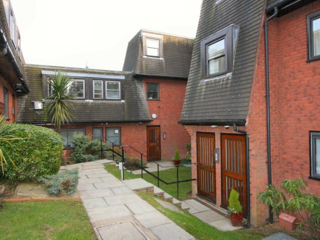 apartment for rent in Northwood HA6