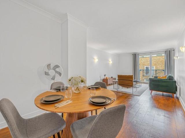 apartment for rent in Narrow Street, E14 8BZ