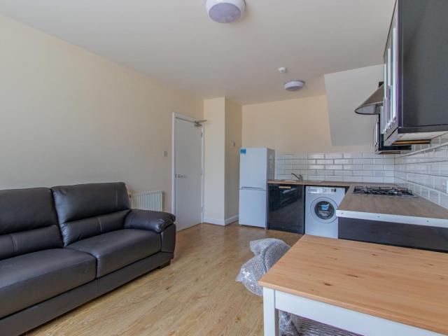 apartment for rent in Newport Road, Cardiff, CF24 1AH