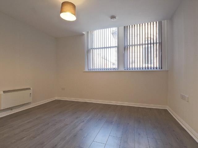 apartment for Rent in Nicholas Street, Burnley, Lancashire, BB11 2AQ