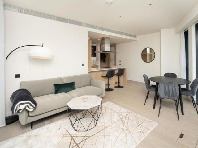 2 bedroom flat to rent on Nine Elms Lane, London