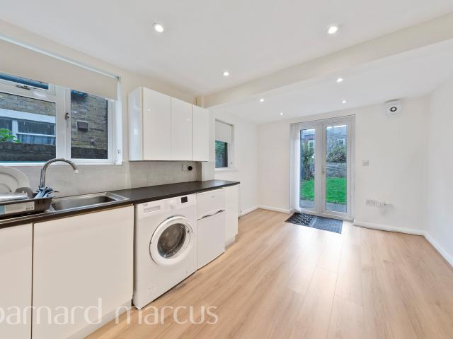 apartment for rent in Nutcroft Road, London, London