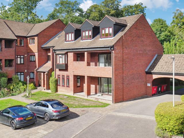 apartment for rent in Snells Wood Court, Little Chalfont, HP7