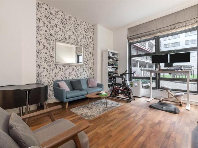 apartment for rent in South Quay Square, E14 9RT