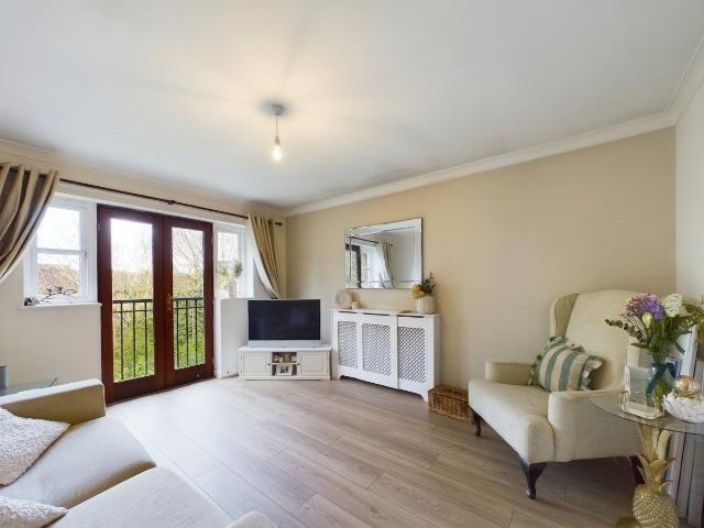 apartment for rent in Sandalwood Drive, Ruislip, HA4 7JT
