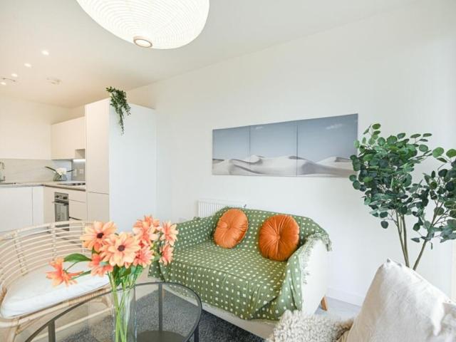 1 bedroom flat to rent on Shearwater Drive, London