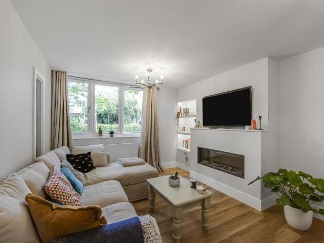 apartment for rent in Sheen Gate Gardens, SW14 7PB