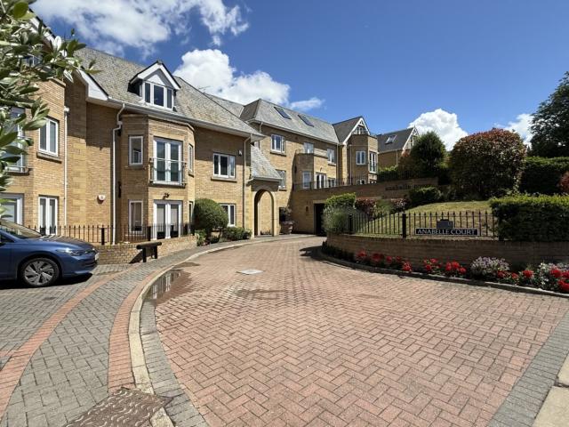 apartment for rent in Slades Hill, Slades Hill, Enfield, EN2 7DL