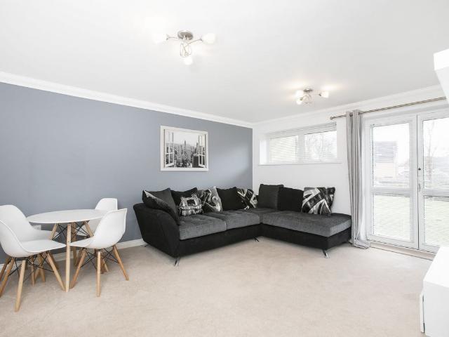 apartment for rent in Sparkes Close, Bromley, BR2