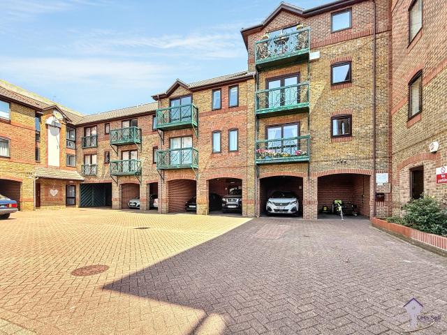apartment for rent in Spitfire Court, SO19