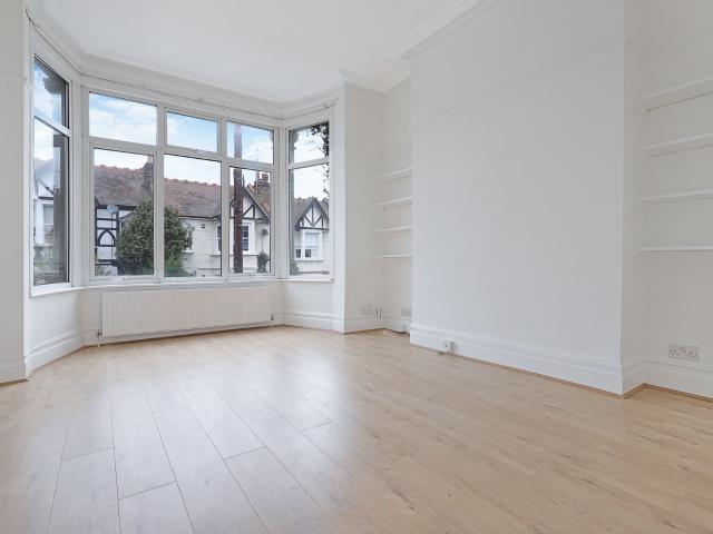 apartment for rent in St Albans Crescent, Woodford Green, IG8
